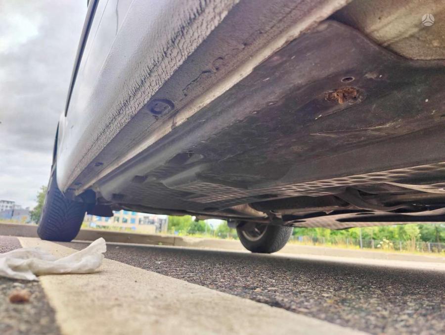 Grey Volkswagen Polo 2002 in Vilnius, with an engine capacity of 1.40 L and mileage of 205 thousand km for 950 €, photo 15 on AUTOMOTO.COM.LV