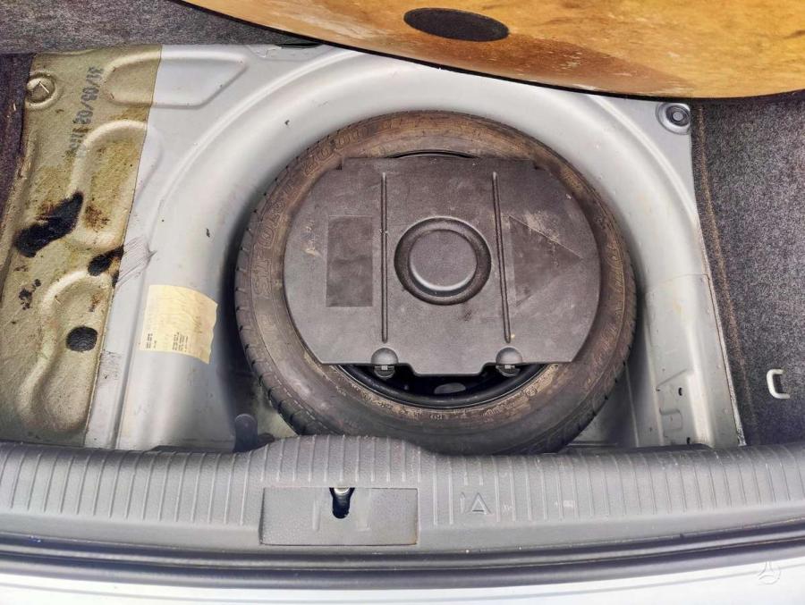 Grey Volkswagen Polo 2002 in Vilnius, with an engine capacity of 1.40 L and mileage of 205 thousand km for 950 €, photo 17 on AUTOMOTO.COM.LV