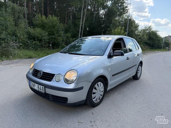 Grey Volkswagen Polo 2002 in Ukmerge, with an engine capacity of 1.40 L and mileage of 341 thousand km for 800 €, photo 1 on AUTOMOTO.COM.LV