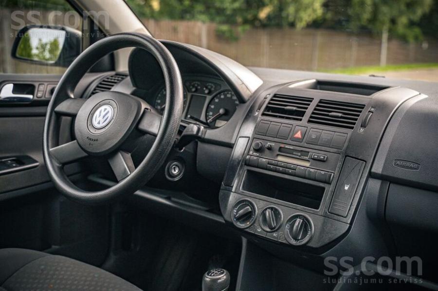 Grey Volkswagen Polo 2002 in Riga, with an engine capacity of 1.20 L and mileage of 142 thousand km for 990 €, photo 8 on AUTOMOTO.COM.LV