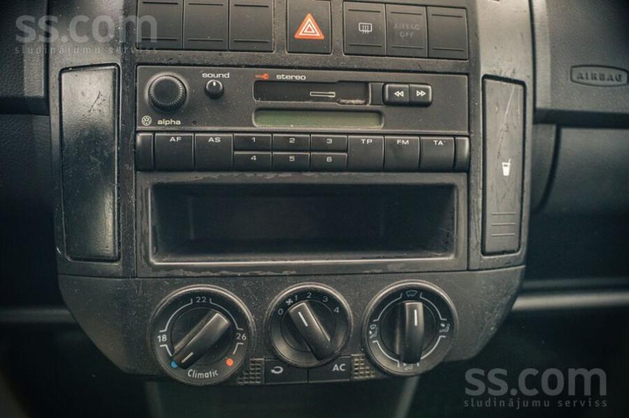 Grey Volkswagen Polo 2002 in Riga, with an engine capacity of 1.20 L and mileage of 142 thousand km for 990 €, photo 16 on AUTOMOTO.COM.LV