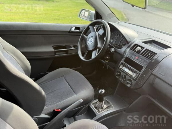 Grey Volkswagen Polo 2002 in Ventspils, with an engine capacity of 1.40 L and mileage of 208 thousand km for 850 €, photo 8 on AUTOMOTO.COM.LV