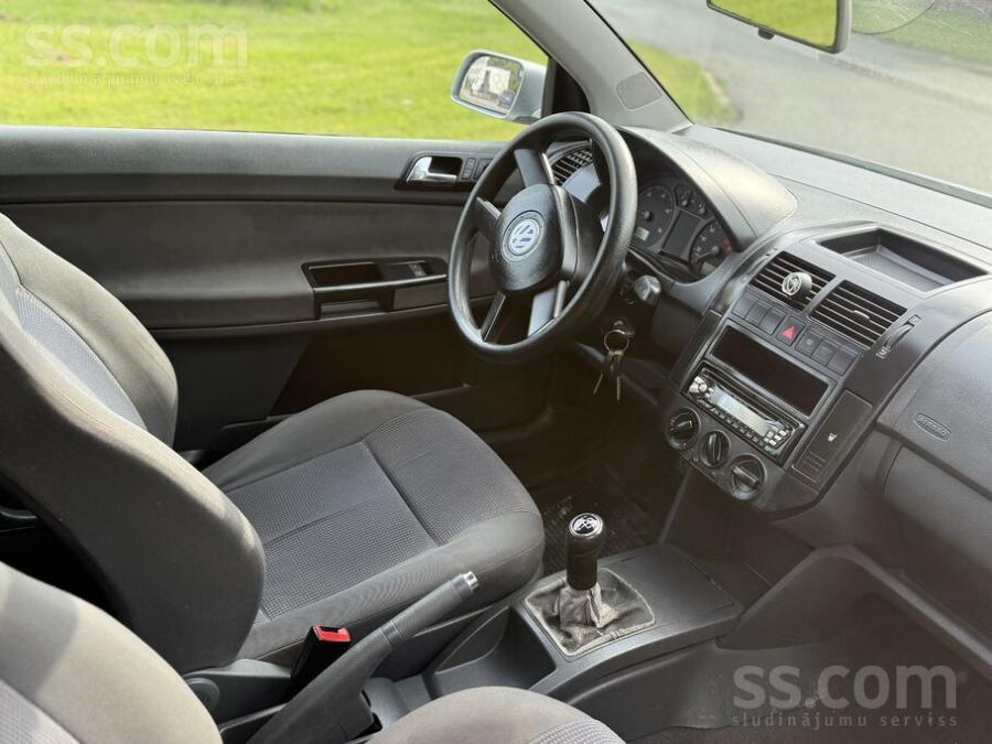 Pelēks Volkswagen Polo 2002 Kuldīga, ar dzinēja tilpumu 1.40 L un nobraukumu 208 tūkst. km par 750 €, foto 8 vietnē AUTOMOTO.COM.LV