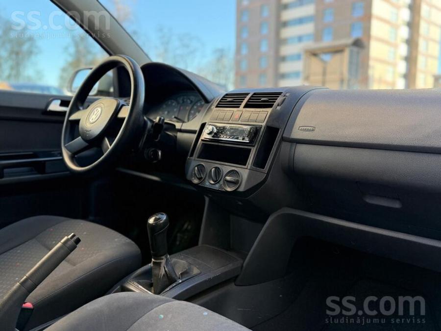 Grey Volkswagen Polo 2003 in Riga, with an engine capacity of 1.20 L and mileage of 0 thousand km for 1800 €, photo 7 on AUTOMOTO.COM.LV
