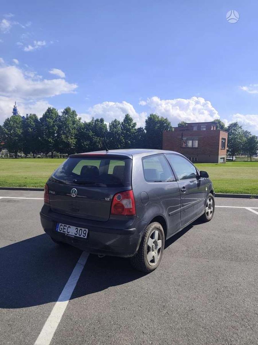 Grey Volkswagen Polo 2003 in Kaunas, with an engine capacity of 1.20 L and mileage of 246 thousand km for 550 €, photo 4 on AUTOMOTO.COM.LV