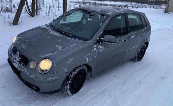 Grey Volkswagen Polo 2004 in Vilnius, with an engine capacity of 1.40 L and mileage of 137 thousand km for 1950 €, photo 1 on AUTOMOTO.COM.LV