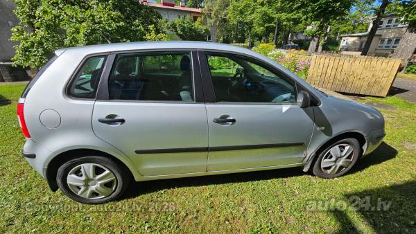 Pelēks Volkswagen Polo 2004 Tallina, ar dzinēja tilpumu 1.40 L un nobraukumu 0 tūkst. km par 990 €, foto 3 vietnē AUTOMOTO.COM.LV