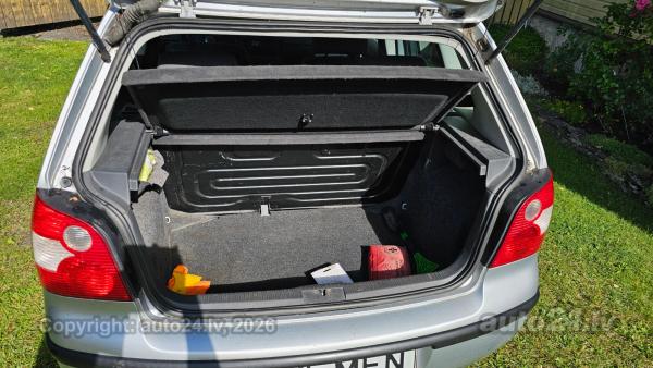 Pelēks Volkswagen Polo 2004 Tallina, ar dzinēja tilpumu 1.40 L un nobraukumu 0 tūkst. km par 990 €, foto 9 vietnē AUTOMOTO.COM.LV