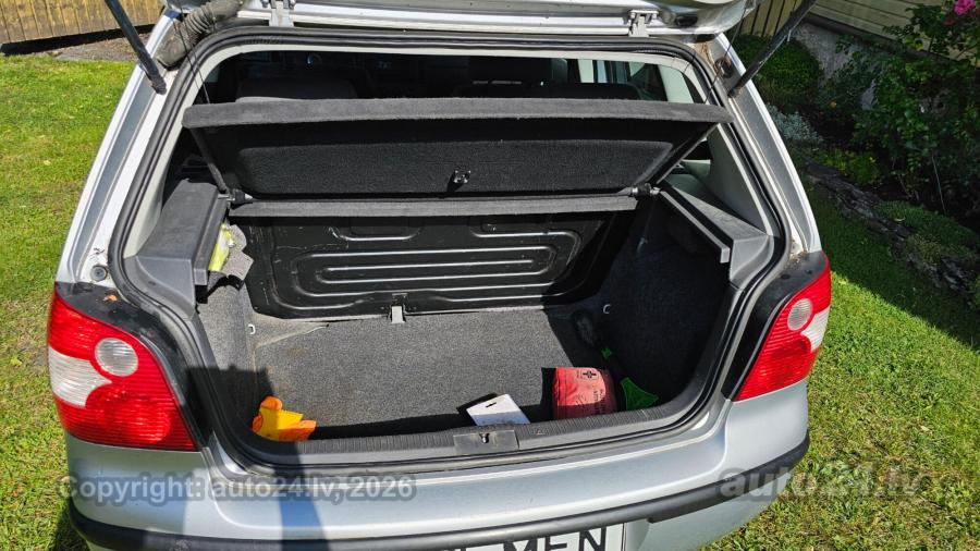 Pelēks Volkswagen Polo 2004 Tallina, ar dzinēja tilpumu 1.40 L un nobraukumu 0 tūkst. km par 990 €, foto 10 vietnē AUTOMOTO.COM.LV