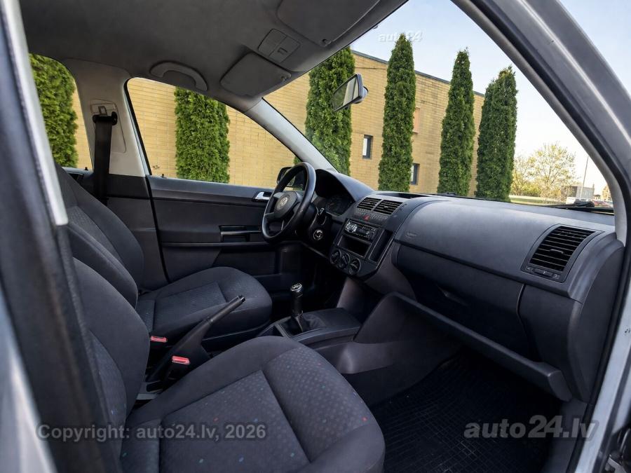 Pelēks Volkswagen Polo 2004 Tartu, ar dzinēja tilpumu 1.40 L un nobraukumu 150 tūkst. km par 1250 €, foto 6 vietnē AUTOMOTO.COM.LV