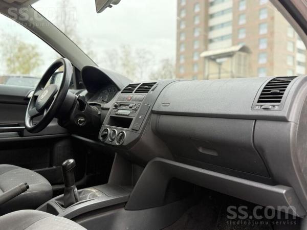 Pelēks Volkswagen Polo 2004 Rīga, ar dzinēja tilpumu 1.20 L un nobraukumu 0 tūkst. km par 1600 €, foto 5 vietnē AUTOMOTO.COM.LV