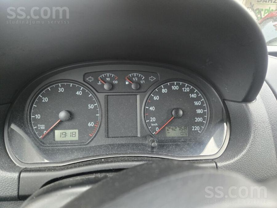 Pelēks Volkswagen Polo 2004 Rīga, ar dzinēja tilpumu 1.20 L un nobraukumu 243 tūkst. km par 600 €, foto 6 vietnē AUTOMOTO.COM.LV