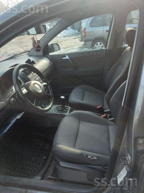 Pelēks Volkswagen Polo 2004 Rīga, ar dzinēja tilpumu 1.40 L un nobraukumu 416 tūkst. km par 1000 €, foto 6 vietnē AUTOMOTO.COM.LV