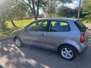 Grey Volkswagen Polo 2004 in Vilnius, with an engine capacity of 1.40 L and mileage of 231 thousand km for 1100 €, photo 4 on AUTOMOTO.COM.LV