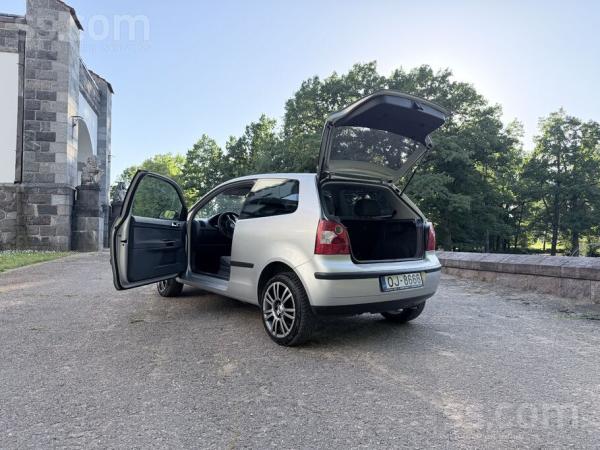 Pelēks Volkswagen Polo 2004 Gulbene, ar dzinēja tilpumu 1.20 L un nobraukumu 176 tūkst. km par 1400 €, foto 5 vietnē AUTOMOTO.COM.LV