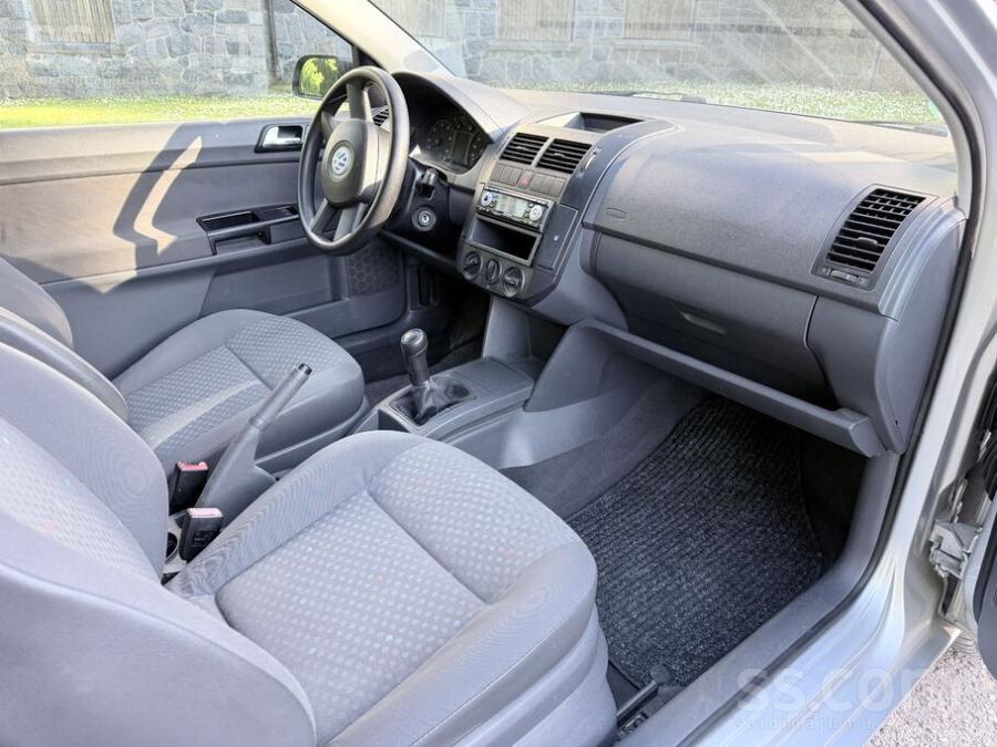 Pelēks Volkswagen Polo 2004 Gulbene, ar dzinēja tilpumu 1.20 L un nobraukumu 176 tūkst. km par 1400 €, foto 12 vietnē AUTOMOTO.COM.LV