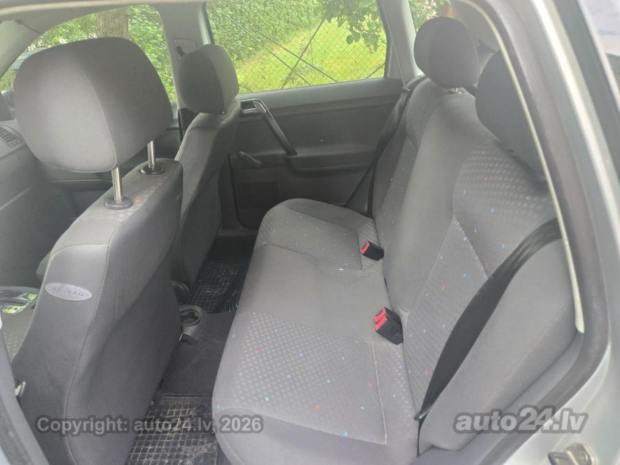 Grey Volkswagen Polo 2004 in Tartu, with an engine capacity of 1.40 L and mileage of 207 thousand km for 1100 €, photo 7 on AUTOMOTO.COM.LV