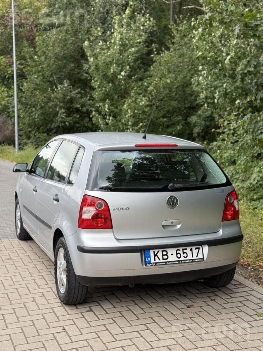 Grey Volkswagen Polo 2004 in Kuldiga, with an engine capacity of 1.20 L and mileage of 238 thousand km for 1300 €, photo 1 on AUTOMOTO.COM.LV