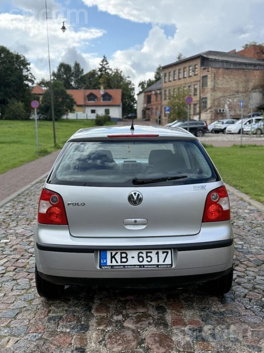 Grey Volkswagen Polo 2004 in Kuldiga, with an engine capacity of 1.20 L and mileage of 238 thousand km for 1300 €, photo 6 on AUTOMOTO.COM.LV