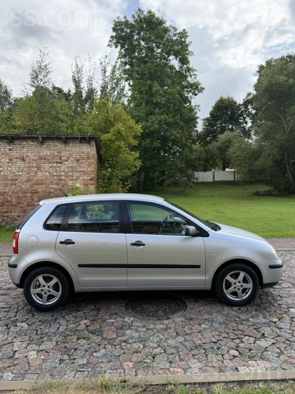 Volkswagen Polo 2004 in Kuldiga on AUTOMOTO.COM.LV Grey Volkswagen Polo 2004 in Kuldiga, with an engine capacity of 1.20 L and mileage of 238 thousand km for 1300 β¬, photo 8 on AUTOMOTO.COM.LV