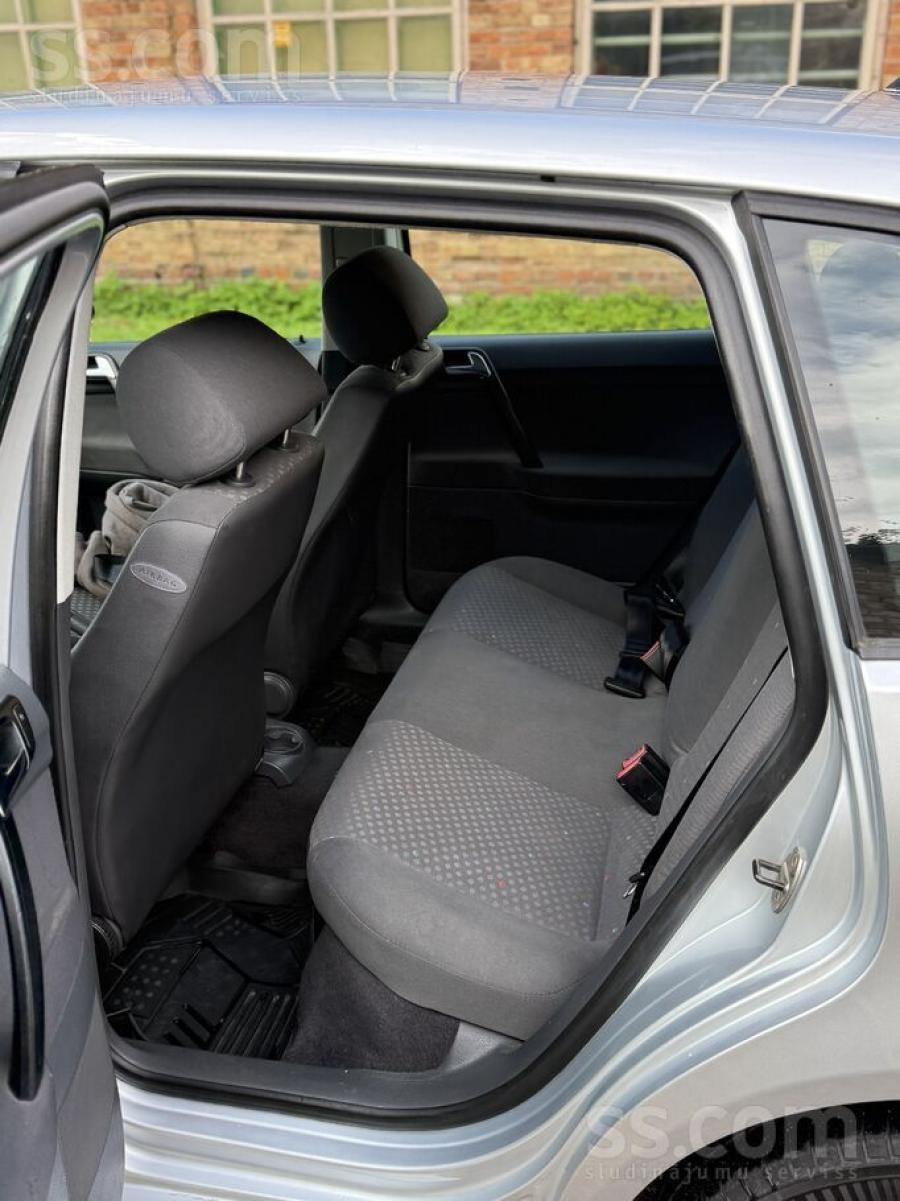Grey Volkswagen Polo 2004 in Kuldiga, with an engine capacity of 1.20 L and mileage of 238 thousand km for 1300 €, photo 10 on AUTOMOTO.COM.LV
