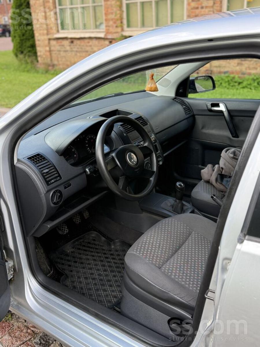 Grey Volkswagen Polo 2004 in Kuldiga, with an engine capacity of 1.20 L and mileage of 238 thousand km for 1300 €, photo 11 on AUTOMOTO.COM.LV