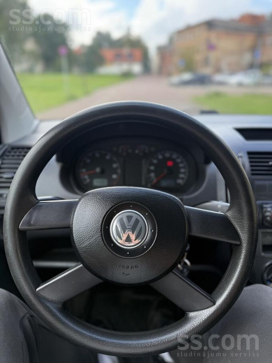 Grey Volkswagen Polo 2004 in Kuldiga, with an engine capacity of 1.20 L and mileage of 238 thousand km for 1300 €, photo 13 on AUTOMOTO.COM.LV