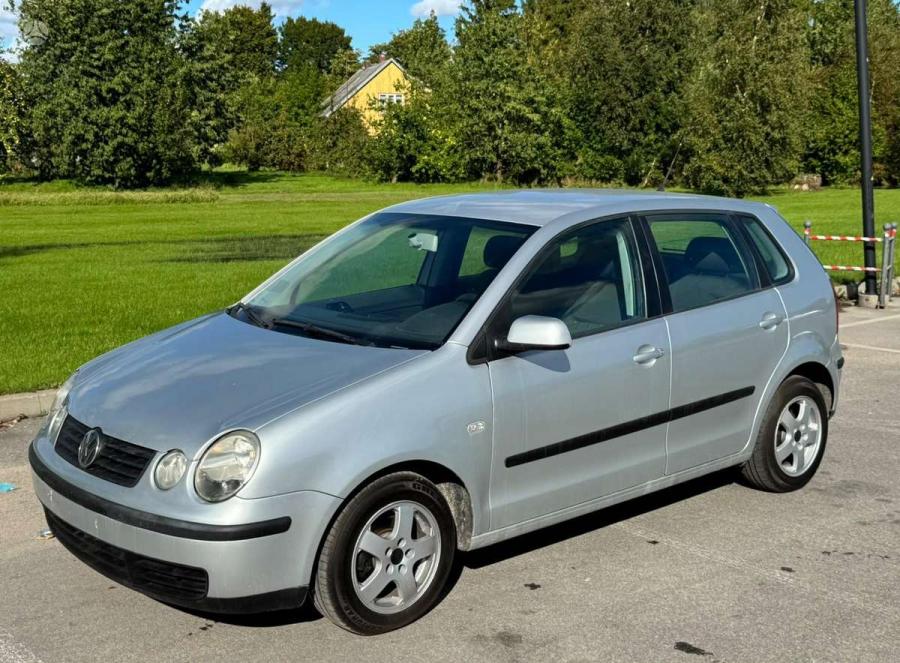 Grey Volkswagen Polo 2004 in Klaipeda, with an engine capacity of 1.40 L and mileage of 202 thousand km for 1399 €, photo 4 on AUTOMOTO.COM.LV