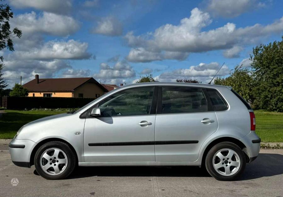 Grey Volkswagen Polo 2004 in Klaipeda, with an engine capacity of 1.40 L and mileage of 202 thousand km for 1399 €, photo 10 on AUTOMOTO.COM.LV