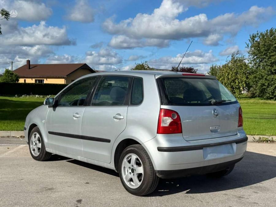 Grey Volkswagen Polo 2004 in Klaipeda, with an engine capacity of 1.40 L and mileage of 202 thousand km for 1399 €, photo 12 on AUTOMOTO.COM.LV
