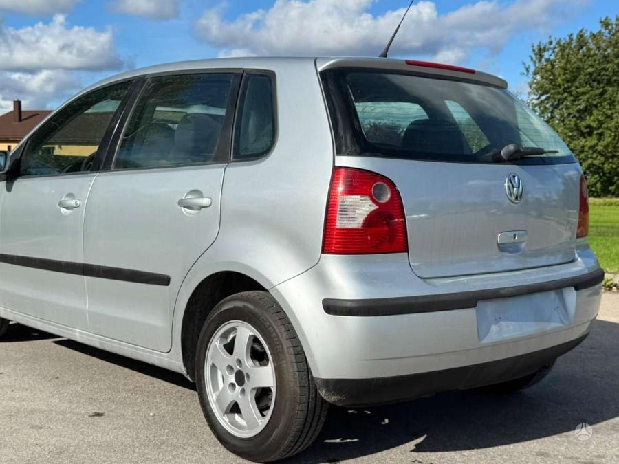Grey Volkswagen Polo 2004 in Klaipeda, with an engine capacity of 1.40 L and mileage of 202 thousand km for 1399 €, photo 13 on AUTOMOTO.COM.LV