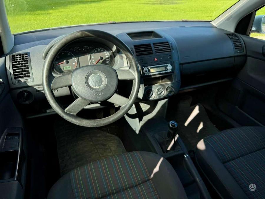 Grey Volkswagen Polo 2004 in Klaipeda, with an engine capacity of 1.40 L and mileage of 202 thousand km for 1399 €, photo 19 on AUTOMOTO.COM.LV