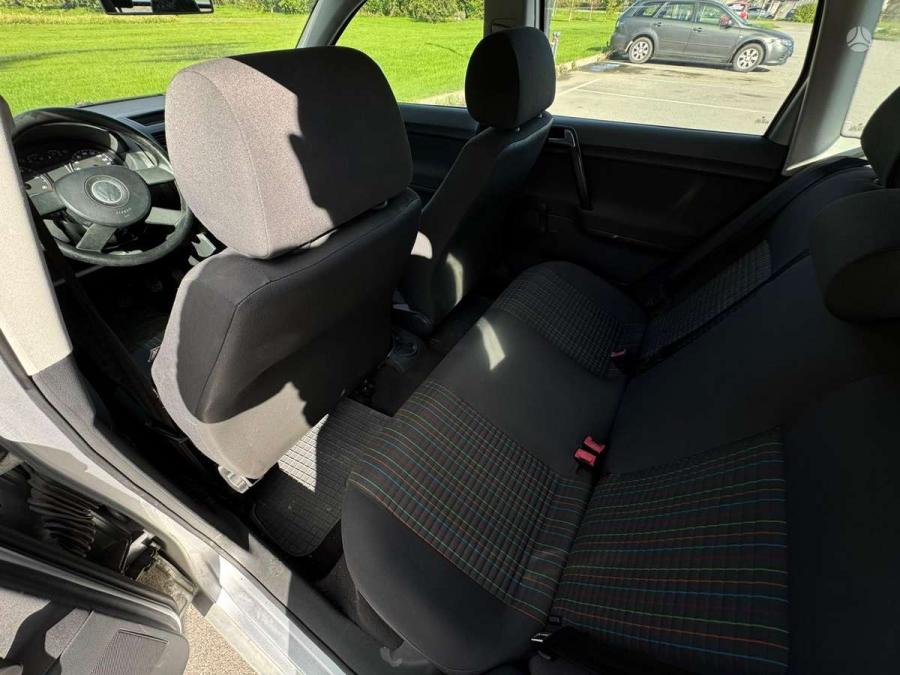 Grey Volkswagen Polo 2004 in Klaipeda, with an engine capacity of 1.40 L and mileage of 202 thousand km for 1399 €, photo 20 on AUTOMOTO.COM.LV