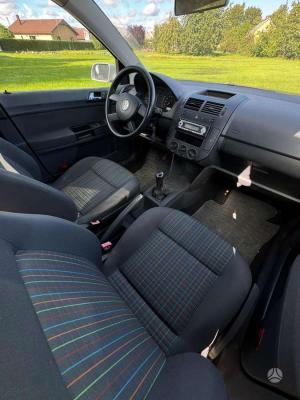 Grey Volkswagen Polo 2004 in Klaipeda, with an engine capacity of 1.40 L and mileage of 202 thousand km for 1399 €, photo 21 on AUTOMOTO.COM.LV