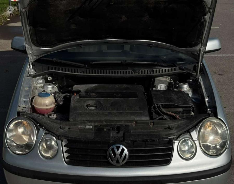 Grey Volkswagen Polo 2004 in Klaipeda, with an engine capacity of 1.40 L and mileage of 202 thousand km for 1399 €, photo 26 on AUTOMOTO.COM.LV