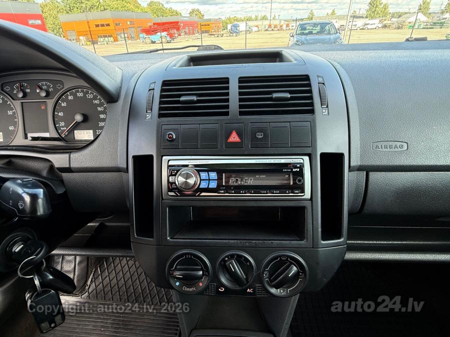 Grey Volkswagen Polo 2004 in Tartu, with an engine capacity of 1.40 L and mileage of 208 thousand km for 1799 €, photo 10 on AUTOMOTO.COM.LV