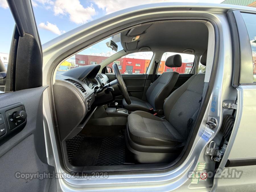 Grey Volkswagen Polo 2004 in Tartu, with an engine capacity of 1.40 L and mileage of 208 thousand km for 1799 €, photo 15 on AUTOMOTO.COM.LV