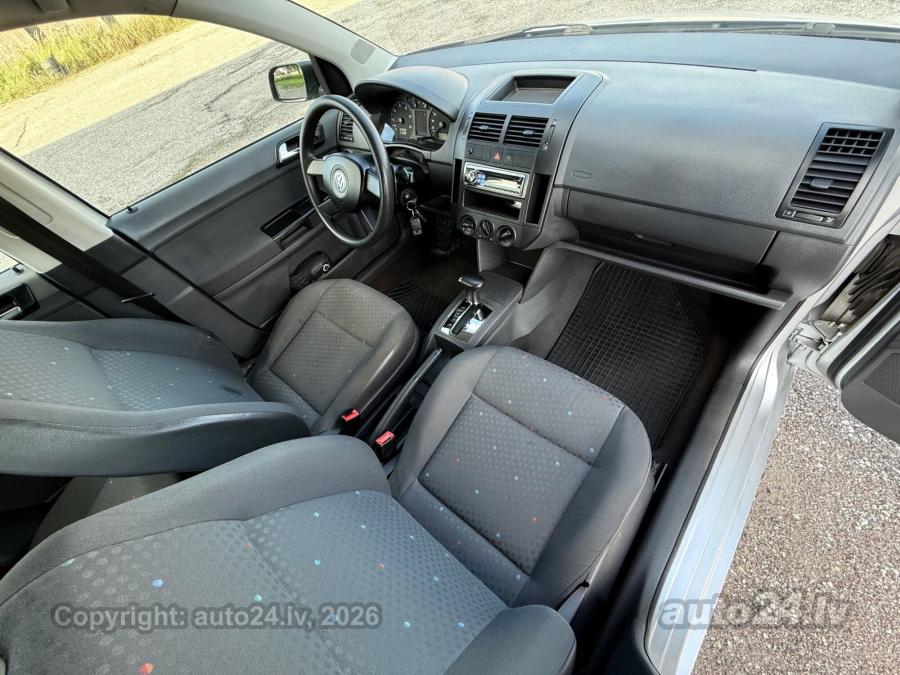 Grey Volkswagen Polo 2004 in Tartu, with an engine capacity of 1.40 L and mileage of 208 thousand km for 1799 €, photo 16 on AUTOMOTO.COM.LV