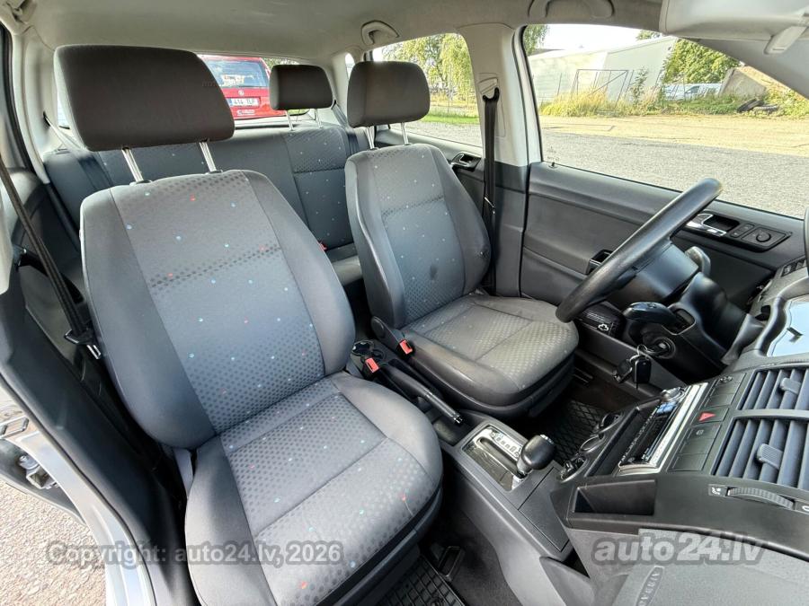 Grey Volkswagen Polo 2004 in Tartu, with an engine capacity of 1.40 L and mileage of 208 thousand km for 1799 €, photo 18 on AUTOMOTO.COM.LV