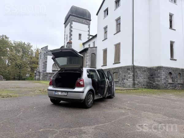 Volkswagen Polo 2004 in Gulbene on AUTOMOTO.COM.LV Grey Volkswagen Polo 2004 in Gulbene, with an engine capacity of 1.90 L and mileage of 375 thousand km for 1100 €, photo 5 on AUTOMOTO.COM.LV