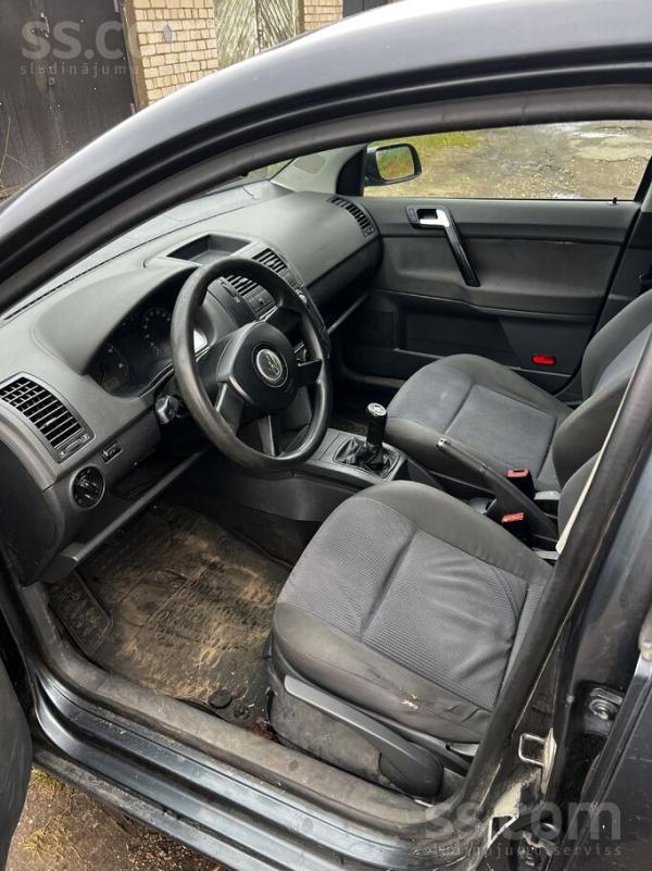 Grey Volkswagen Polo 2004 in Riga, with an engine capacity of 1.40 L and mileage of 274 thousand km for 450 €, photo 8 on AUTOMOTO.COM.LV