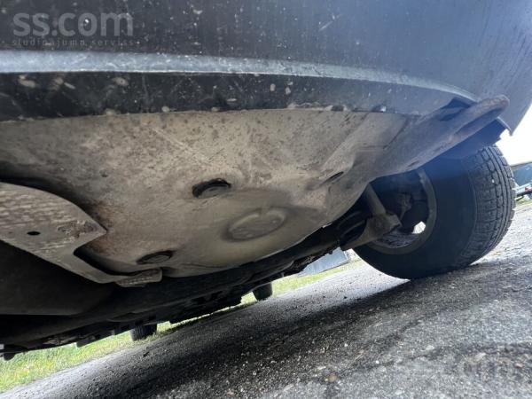 Grey Volkswagen Polo 2004 in Riga, with an engine capacity of 1.40 L and mileage of 274 thousand km for 450 €, photo 9 on AUTOMOTO.COM.LV