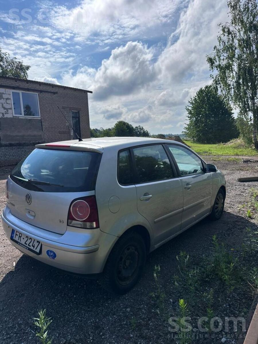 Grey Volkswagen Polo 2005 in Talsi, with an engine capacity of 1.40 L and mileage of 169 thousand km for 515 €, photo 5 on AUTOMOTO.COM.LV