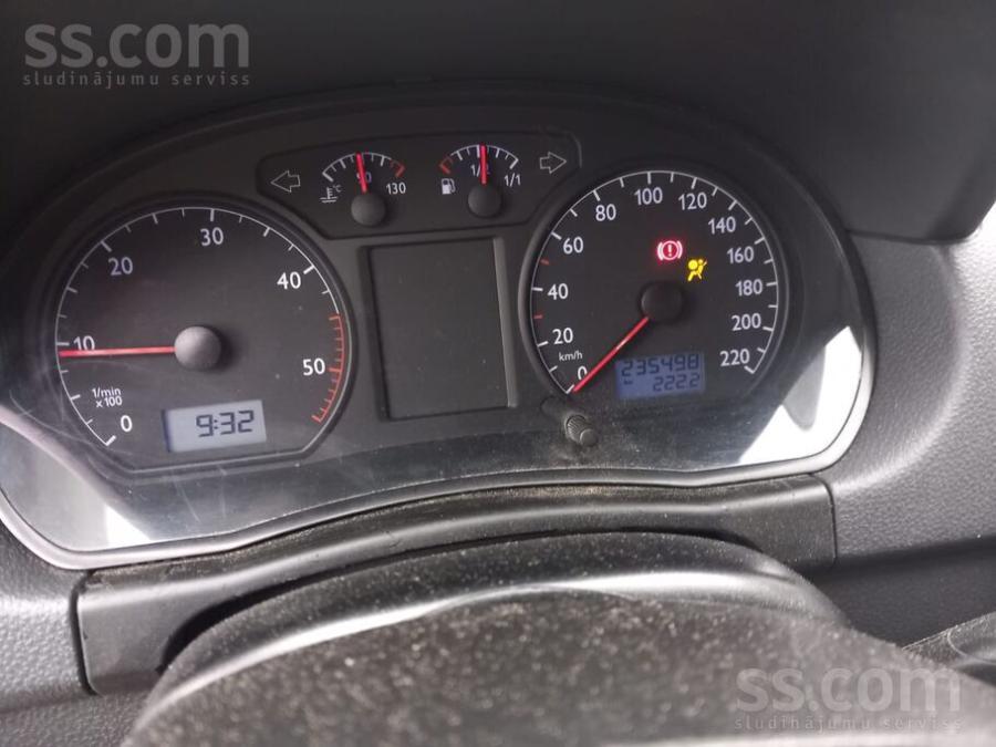 Pelēks Volkswagen Polo 2005 Aizkraukle, ar dzinēja tilpumu 1.40 L un nobraukumu 242 tūkst. km par 850 €, foto 7 vietnē AUTOMOTO.COM.LV