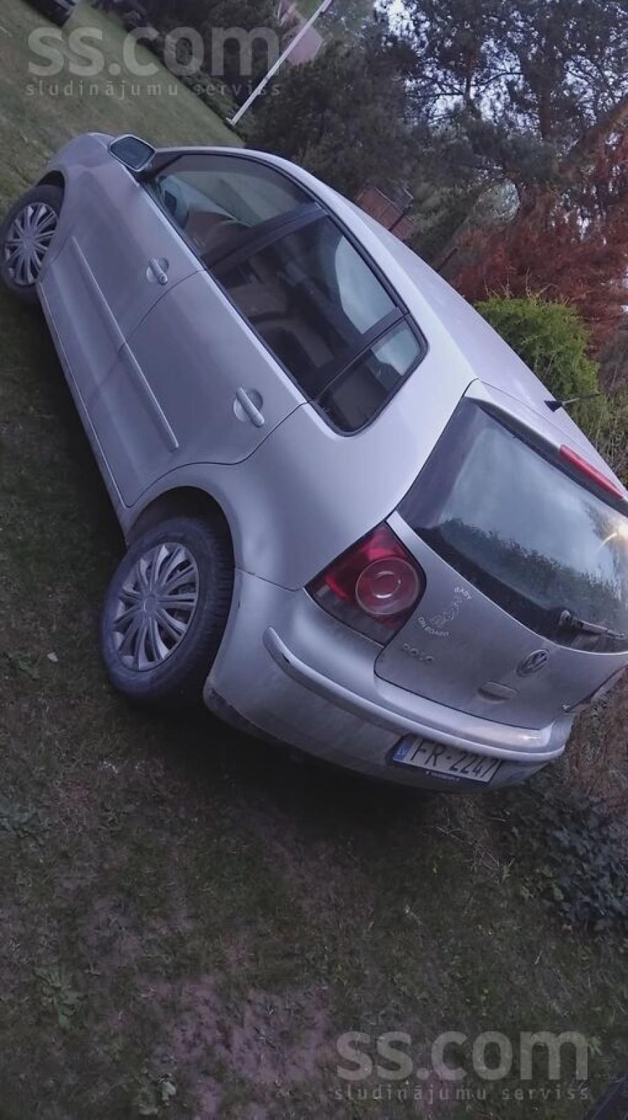 Pelēks Volkswagen Polo 2005 Rīga, ar dzinēja tilpumu 1.40 L un nobraukumu 180 tūkst. km par 700 €, foto 1 vietnē AUTOMOTO.COM.LV
