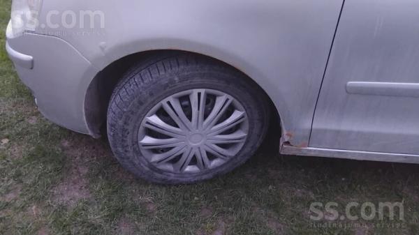 Pelēks Volkswagen Polo 2005 Rīga, ar dzinēja tilpumu 1.40 L un nobraukumu 180 tūkst. km par 700 €, foto 4 vietnē AUTOMOTO.COM.LV