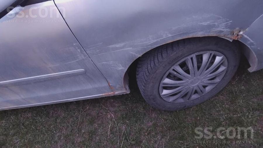 Pelēks Volkswagen Polo 2005 Rīga, ar dzinēja tilpumu 1.40 L un nobraukumu 180 tūkst. km par 700 €, foto 7 vietnē AUTOMOTO.COM.LV