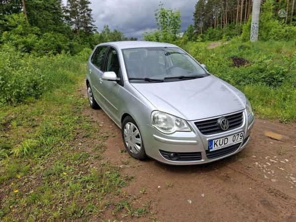 Pelēks Volkswagen Polo 2005 Viļņa, ar dzinēja tilpumu 1.42 L un nobraukumu 204 tūkst. km par 900 €, foto 2 vietnē AUTOMOTO.COM.LV