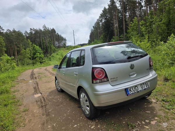 Pelēks Volkswagen Polo 2005 Viļņa, ar dzinēja tilpumu 1.42 L un nobraukumu 204 tūkst. km par 900 €, foto 5 vietnē AUTOMOTO.COM.LV