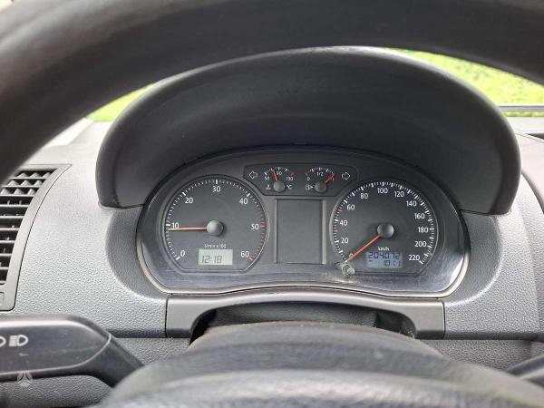 Pelēks Volkswagen Polo 2005 Viļņa, ar dzinēja tilpumu 1.42 L un nobraukumu 204 tūkst. km par 900 €, foto 9 vietnē AUTOMOTO.COM.LV